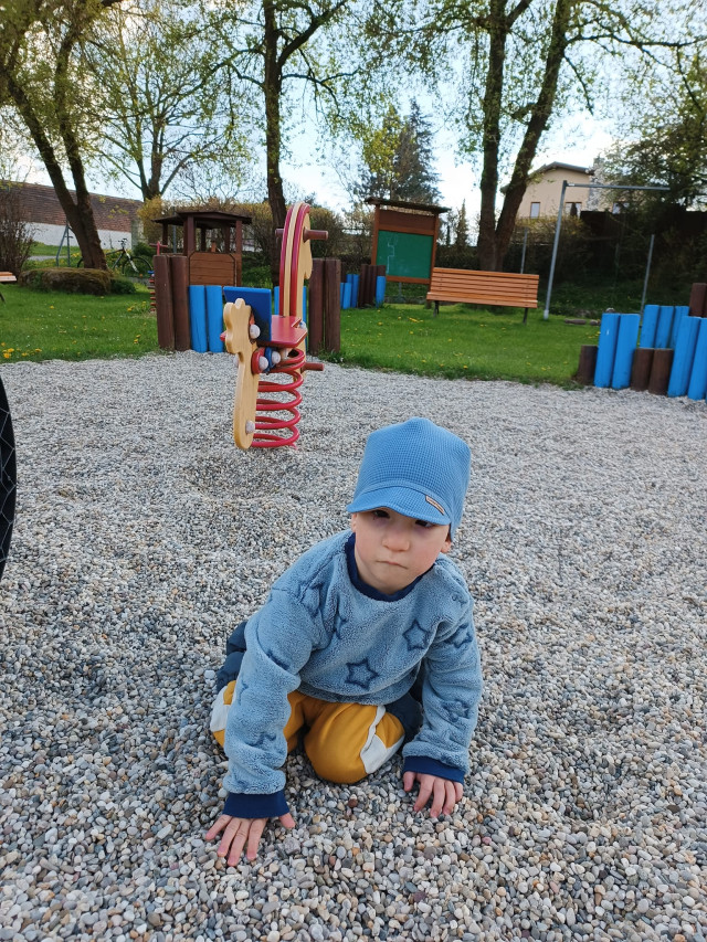 Pomozte Ríšovi, se vzácným syndromem k plnohodnotnějšímu životu | Donio