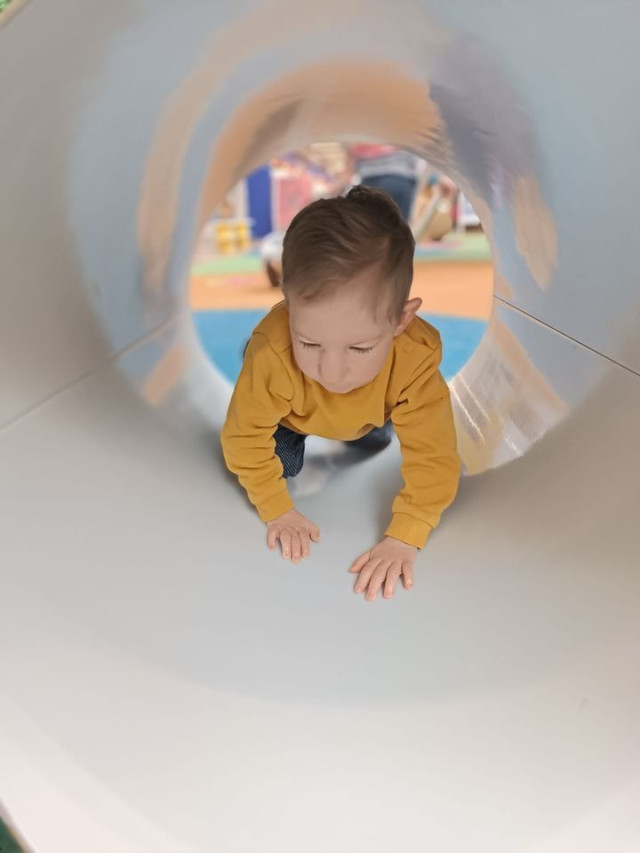 Pomozte Ríšovi, se vzácným syndromem k plnohodnotnějšímu životu | Donio