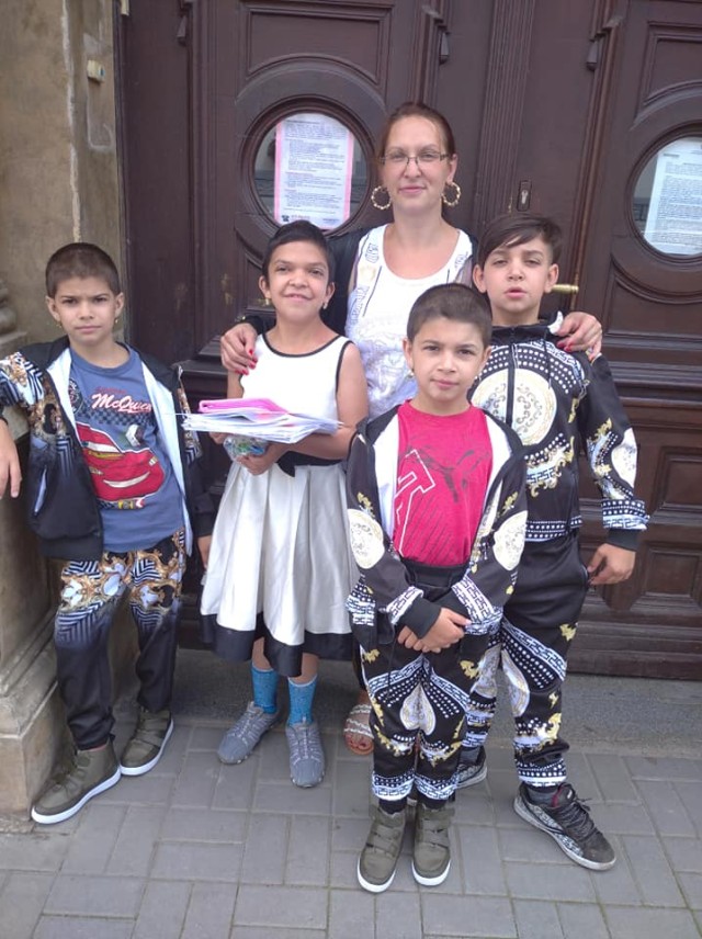 Pomozte nevidomému otci Petrovi, který má 12 dětí získat nájem bytu na ...