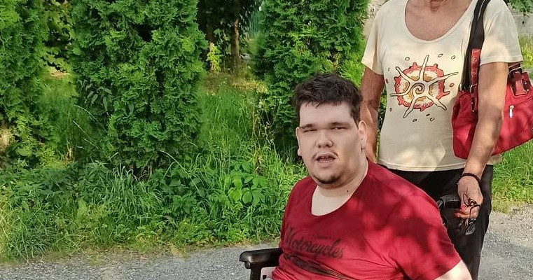 Speciálně upravené auto pro Ládíka s DMO | Donio