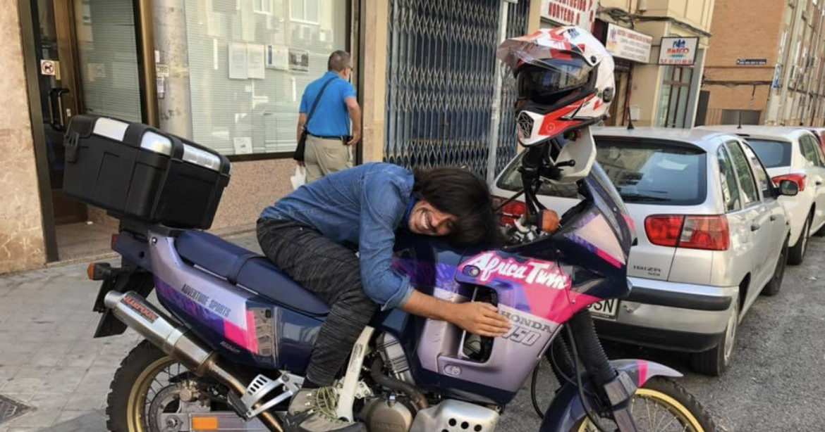 Czech bikers help to Abel from Chille | Donio